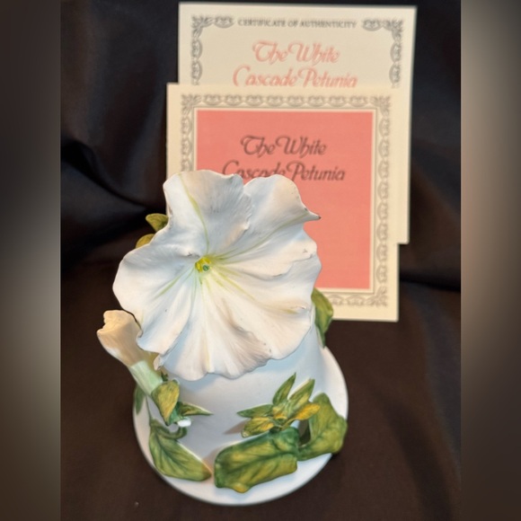 Franklin Mint | Accents | The White Cascade Petunia Franklin Mint ...